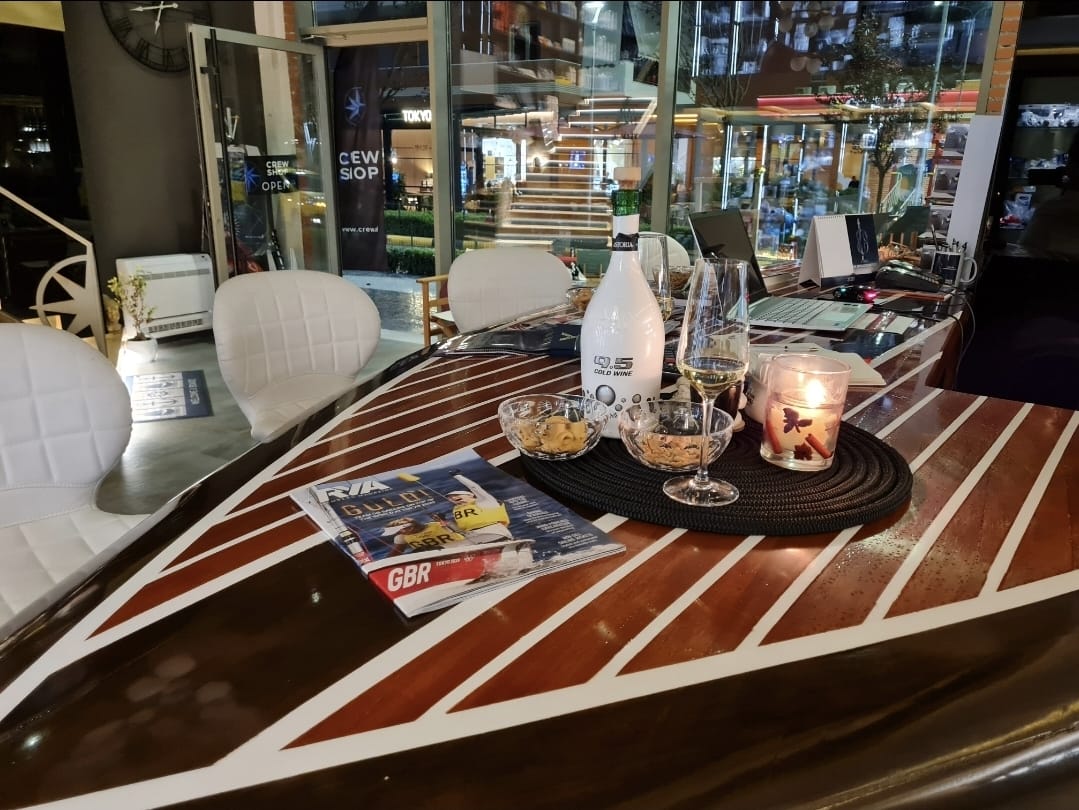 YACHT CLUB – CREW SHOP